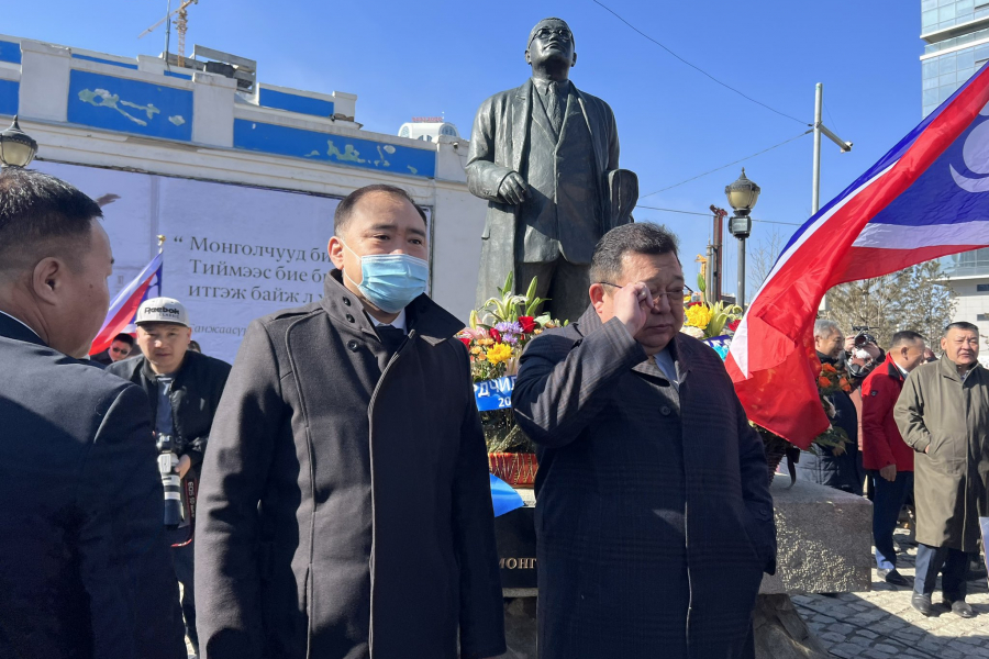С Эрдэнэ Лу Гантөмөрт тамгаа өгч хоёр АН сонгуульд нэгдэж оролцохоор болов