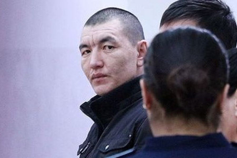 Ялтан Ц Амгаланбаатар гэрчийн мэдүүлгээ өгч байна