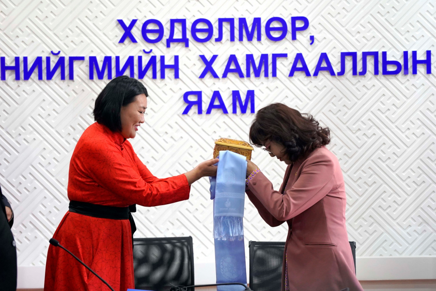 ХНХ ын сайд Д Сарангэрэл А Ариунзаяа сайдын эхлүүлсэн ажлыг