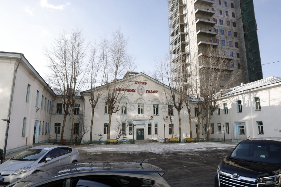 Х Нямбаатар “Хүрээ” амаржих газрын хуучин эмнэлгийн барилгыг хүчитгэж