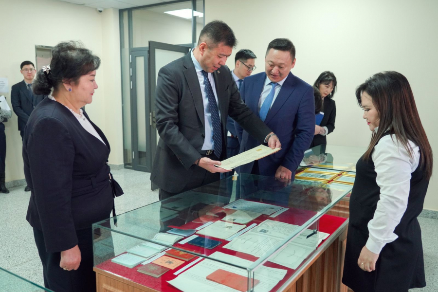 Иргэний үнэмлэх гадаад паспорт зэрэг улсын бүртгэлийн үйлчилгээг өдөр
