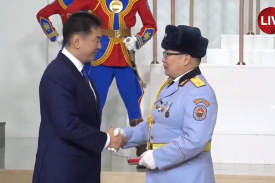 🔴Ерөнхийлөгч У Хүрэлсүх БНТУ д үүрэг гүйцэтгэсэн алба хаагчдад төрийн