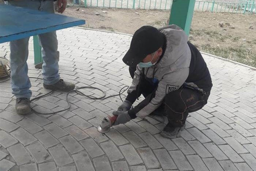 Хан Уул дүүрэг дэх хүүхдийн тоглоомын талбайн аюулгүй байдлыг хангаж байна